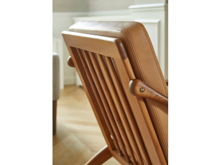 Mid-century modern scandinavian Lean back lounge chair | Galerie Møbler