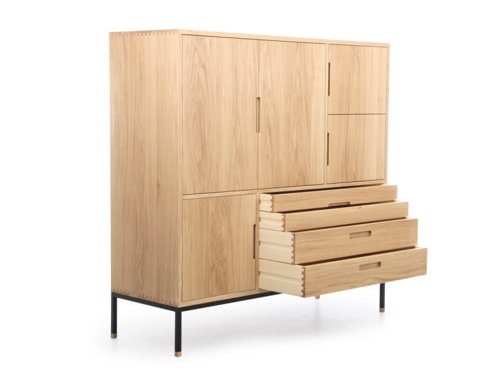 Buffet haut sur mesure. Modèle Cosmopol