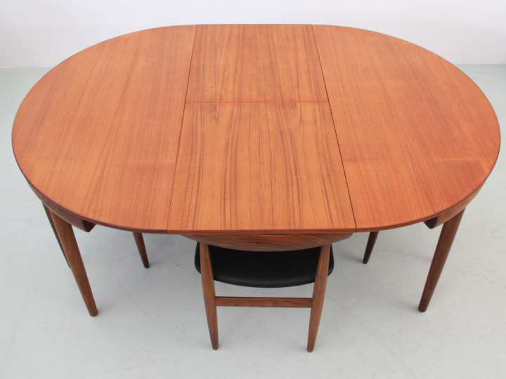 Table de repas scandinave à rallonges Dining set en teck model 630 ...