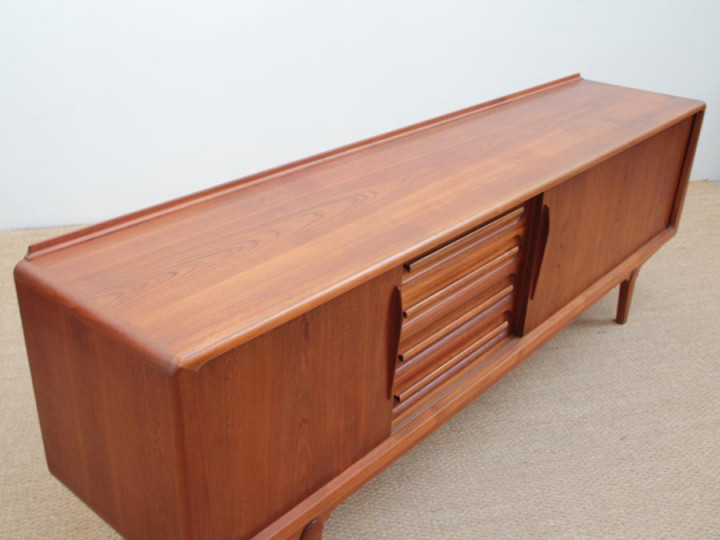 Mid-Century modern scandinavian side board in teak | Galerie Møbler