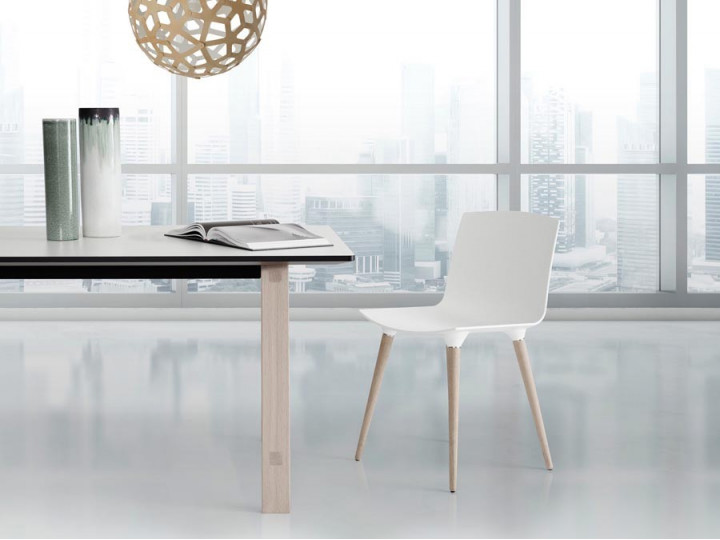 Chaise scandinave modèle TAC Nylon 4 coloris. | Galerie Møbler