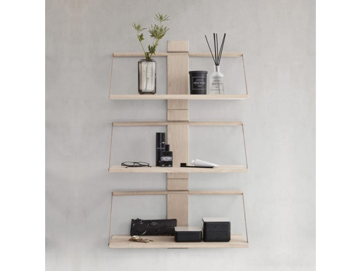 Scandinavian Wood Wall Shelf | Galerie Møbler