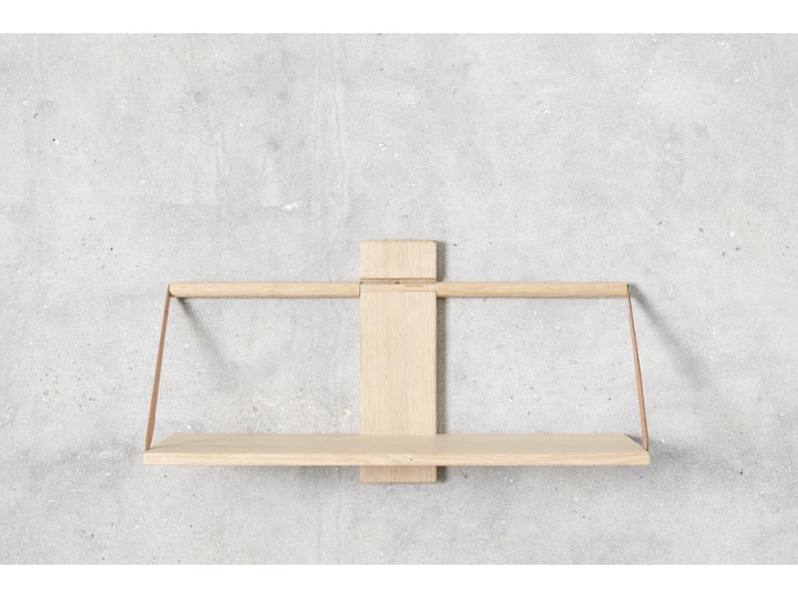 Scandinavian Wood Wall Shelf | Galerie Møbler