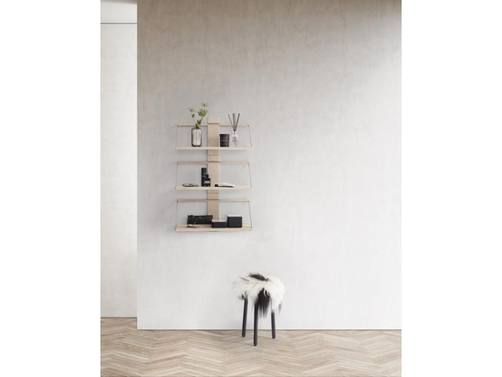 Scandinavian Wood Wall Shelf | Galerie Møbler