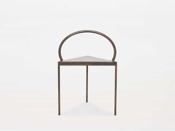 Triangolo chair. Blackened steel. | Galerie Møbler