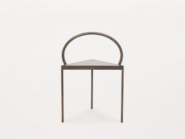 Triangolo chair. Blackened steel. | Galerie Møbler
