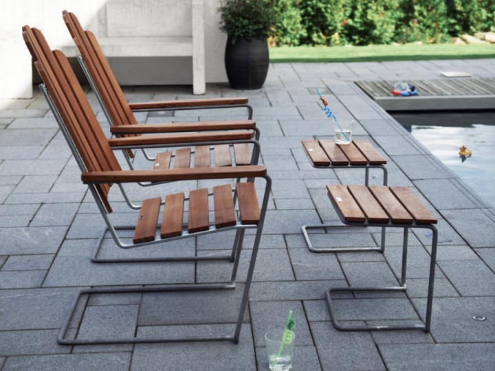 A3 outdoor foot stool galvanized steel base. | Galerie Møbler