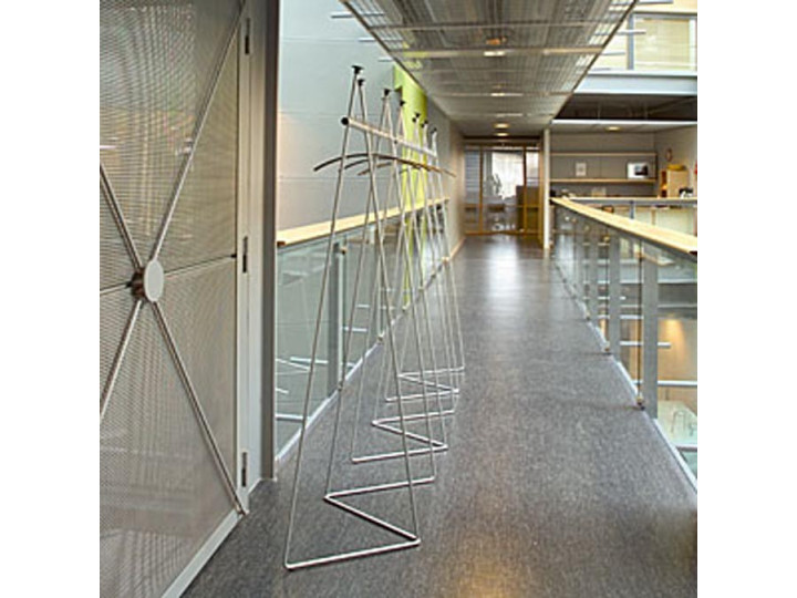 Two Step standing coat rack | Galerie Møbler