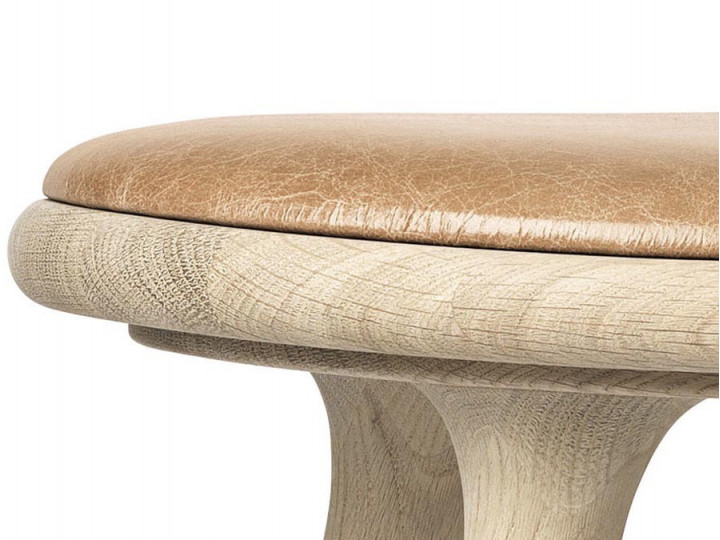 High Stool. 47 cm. Natural soaped oak. | Galerie Møbler