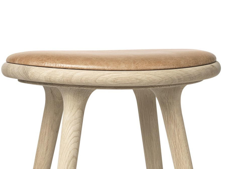 High Stool. 47 cm. Natural soaped oak. | Galerie Møbler