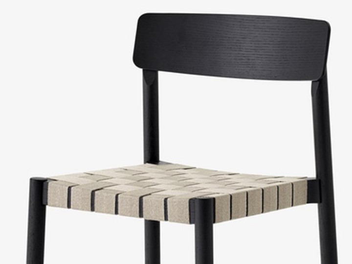 Betty TK1 chair | Galerie Møbler And Tradition Maroon / Natrural