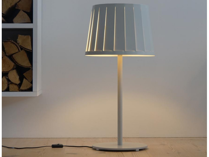 AVS table lamp | Galerie Møbler