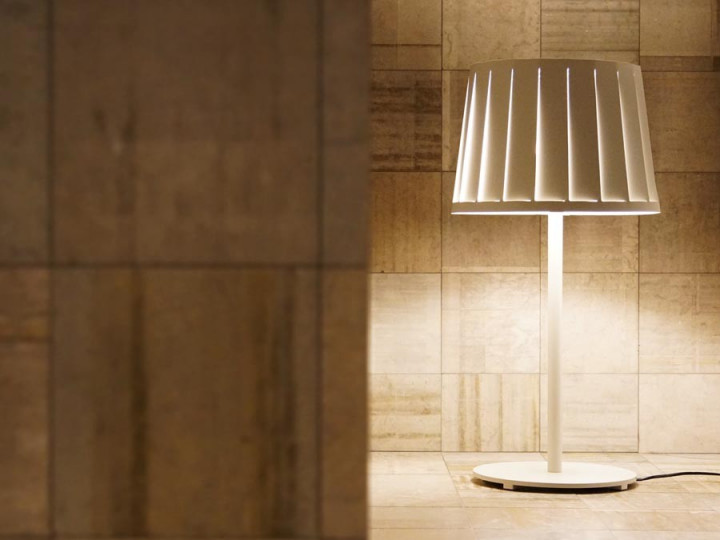 AVS table lamp | Galerie Møbler