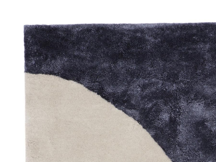 Hand tufted Bend rug. | Galerie Møbler