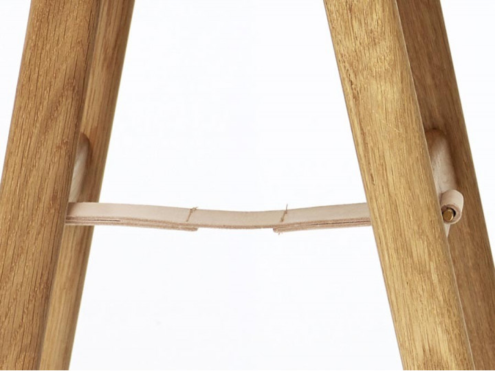 Angle Stool | Galerie Møbler