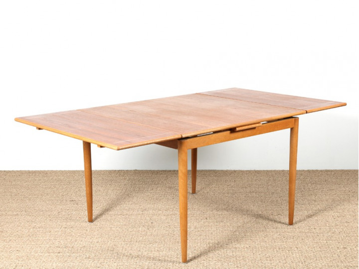 Scandinavian square dining table, in teak and oak | Galerie Møbler
