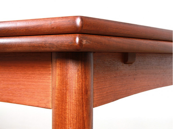 Scandinavian teak dining table | Galerie Møbler