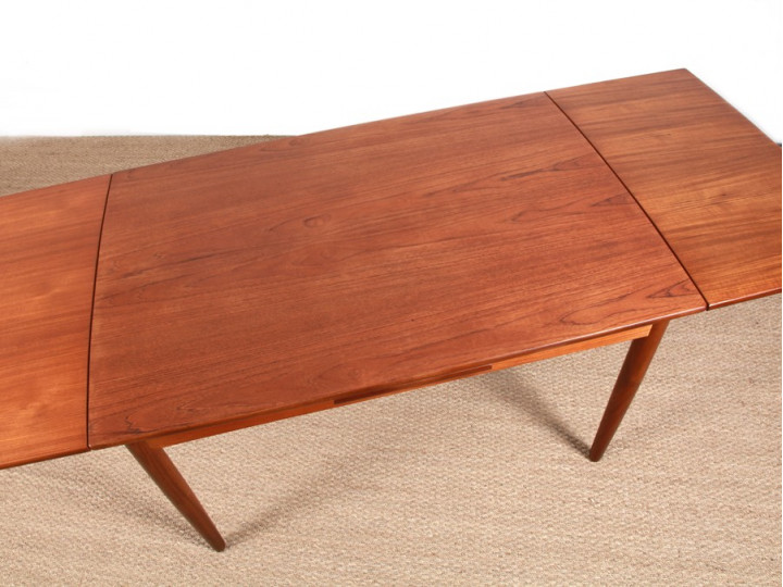 Scandinavian teak dining table | Galerie Møbler