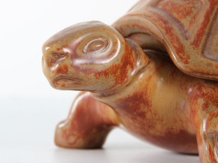 Scandinavian ceramic turtle | Galerie Møbler