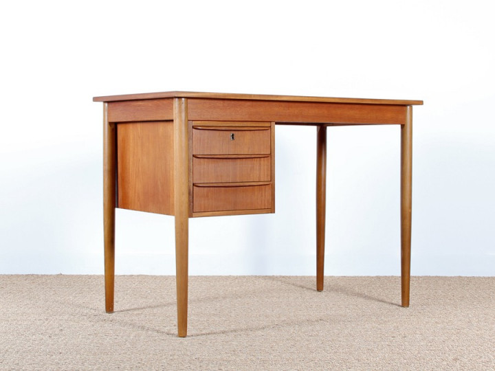 Scandinavian teak desk | Galerie Møbler