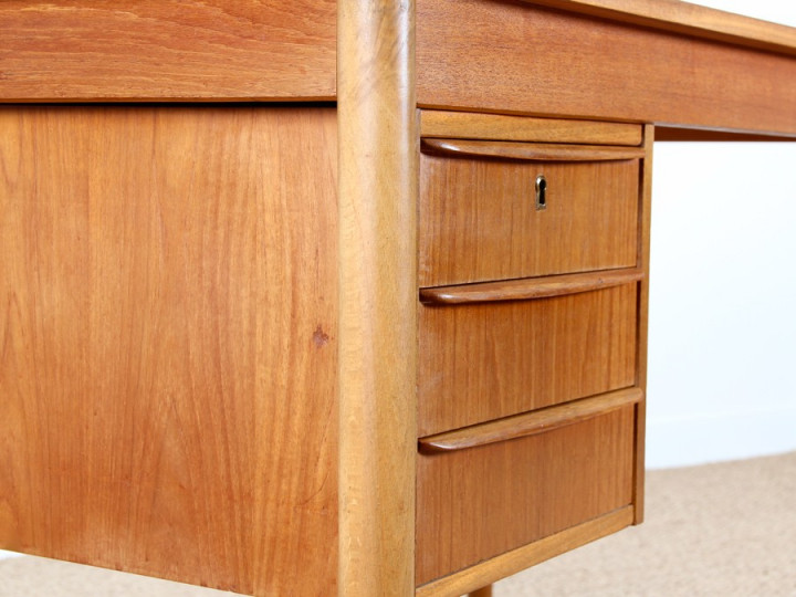 Scandinavian teak desk | Galerie Møbler