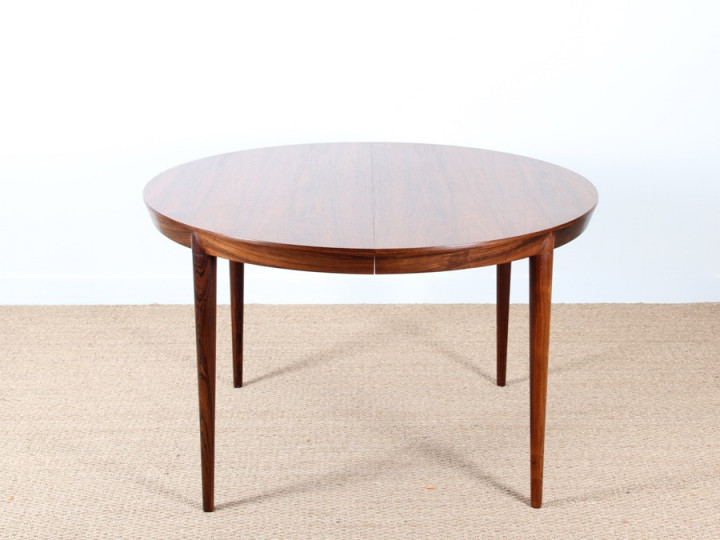 Scandinavian round table in Rio rosewood 4/8 seats. | Galerie Møbler