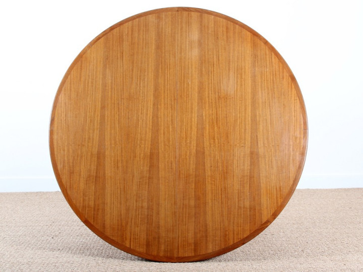 Scandinavian round dining table in teak. 4/6 seats | Galerie Møbler