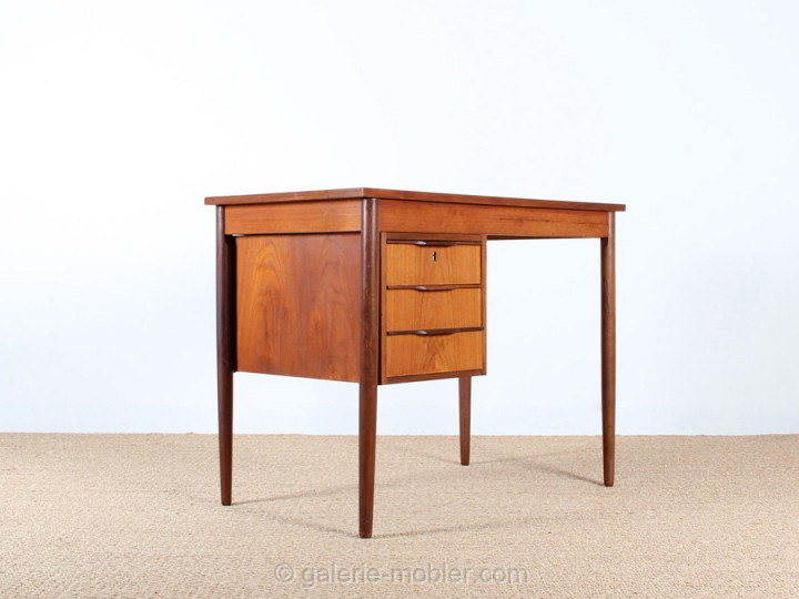 Scandinavian teak desk | Galerie Møbler