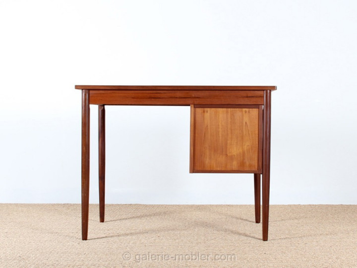 Scandinavian teak desk | Galerie Møbler