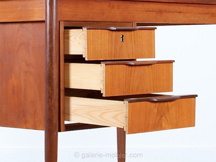 Scandinavian teak desk | Galerie Møbler