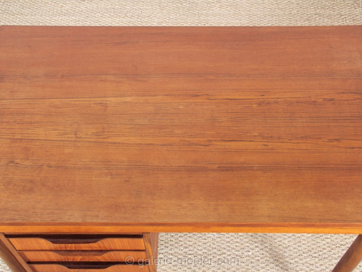 Scandinavian teak desk | Galerie Møbler