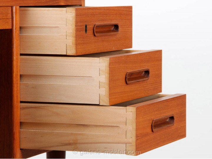 Scandinavian teak desk | Galerie Møbler