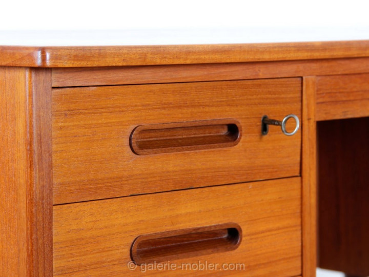 Scandinavian teak desk | Galerie Møbler