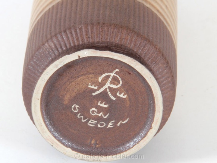 Scandinavian ceramics. Ochre vase | Galerie Møbler