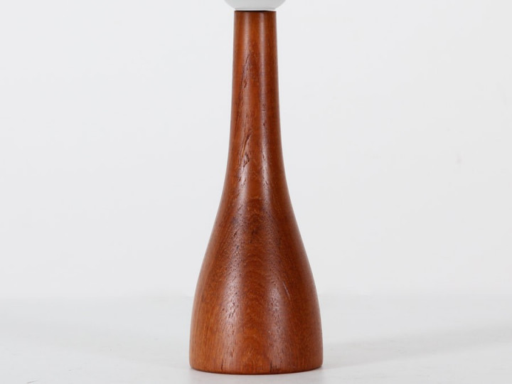 Small Scandinavian desk lamp in teak | Galerie Møbler
