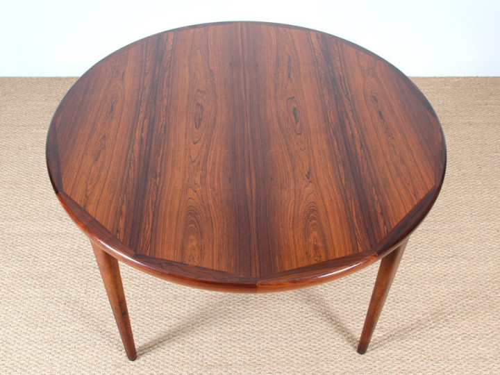 Extendable circular dining table in Rio rosewood | Galerie Møbler