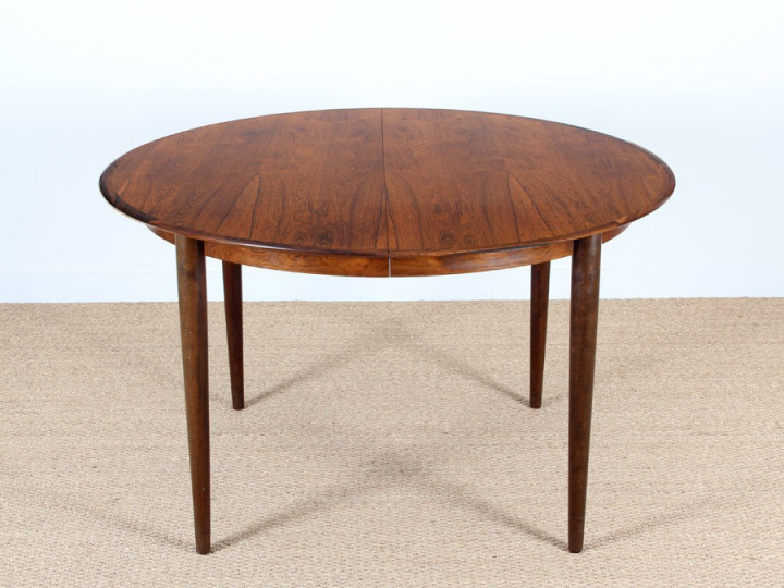 Extendable round dining table in rosewood, 4/8 seats. | Galerie Møbler