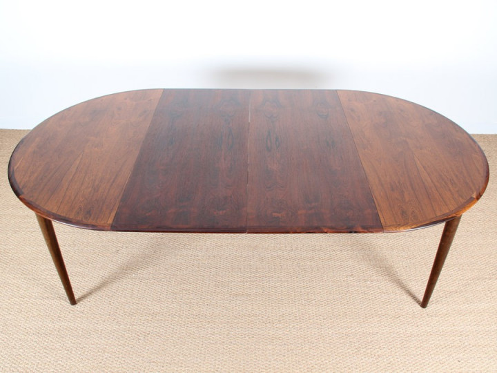 Extendable round dining table in rosewood, 4/8 seats. | Galerie Møbler