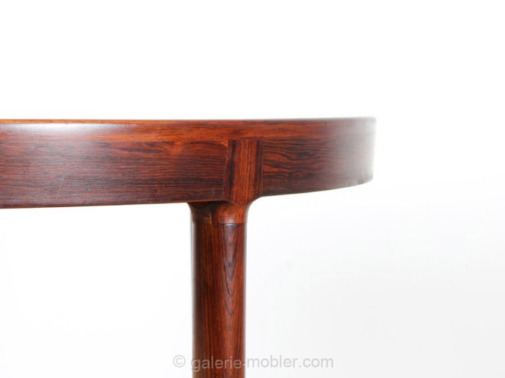 Scandinavian round dining table in rosewood 6/10 seats. | Galerie Møbler