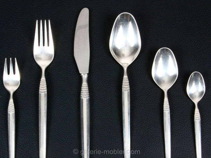 Ménagère scandinave en métal argenté. Modèle Cherie. 12 couverts. 76 ...