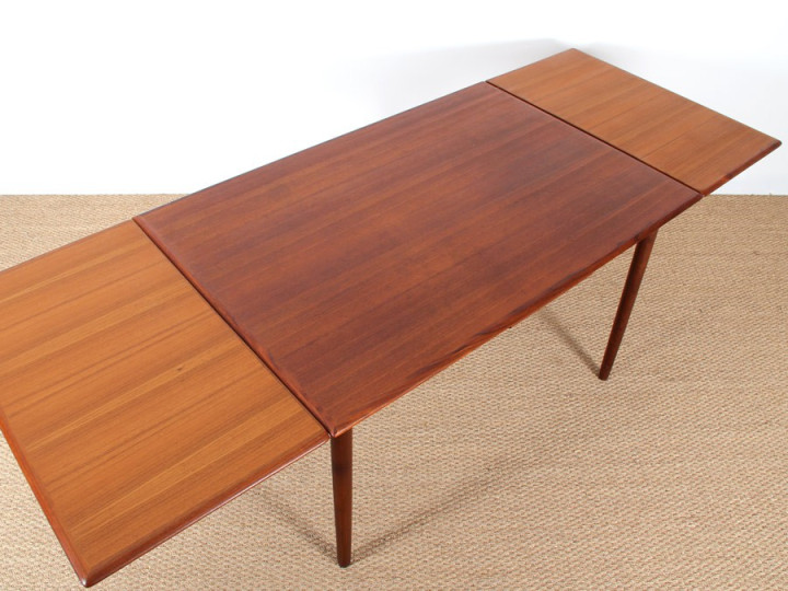 Scandinavian dining table in teak 4/6 seats | Galerie Møbler