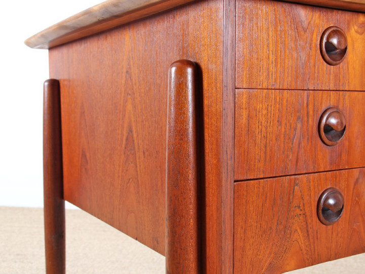 Scandinavian desk in teak. | Galerie Møbler