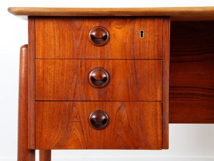 Scandinavian desk in teak. | Galerie Møbler