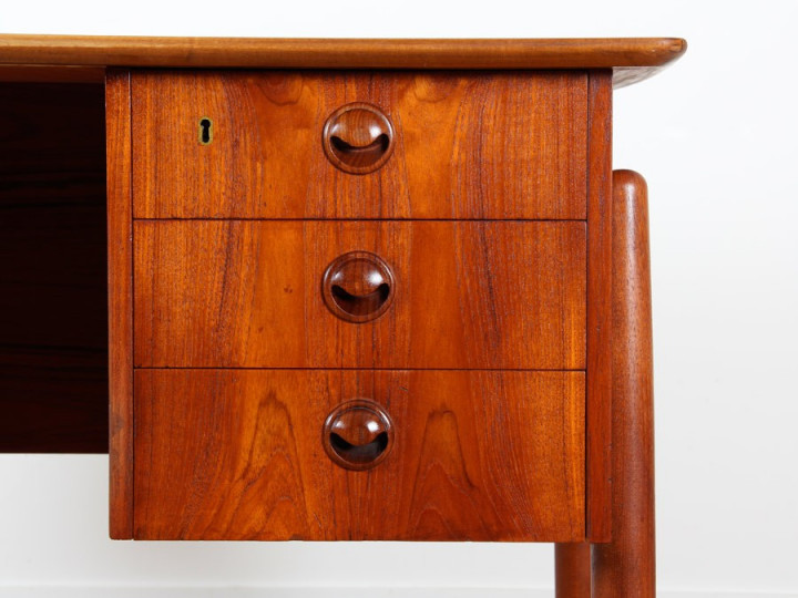 Scandinavian desk in teak. | Galerie Møbler