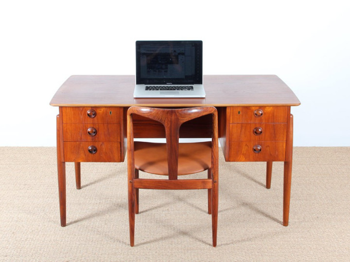 Scandinavian desk in teak. | Galerie Møbler