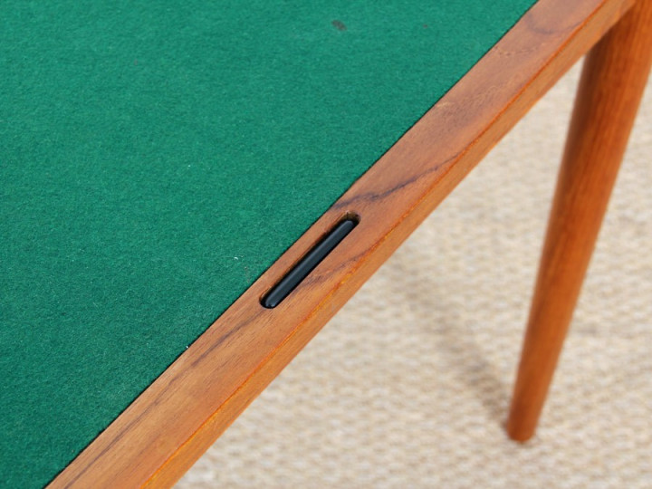 Table de bridge en teck à plateau reversible et rallonges. | Galerie Møbler