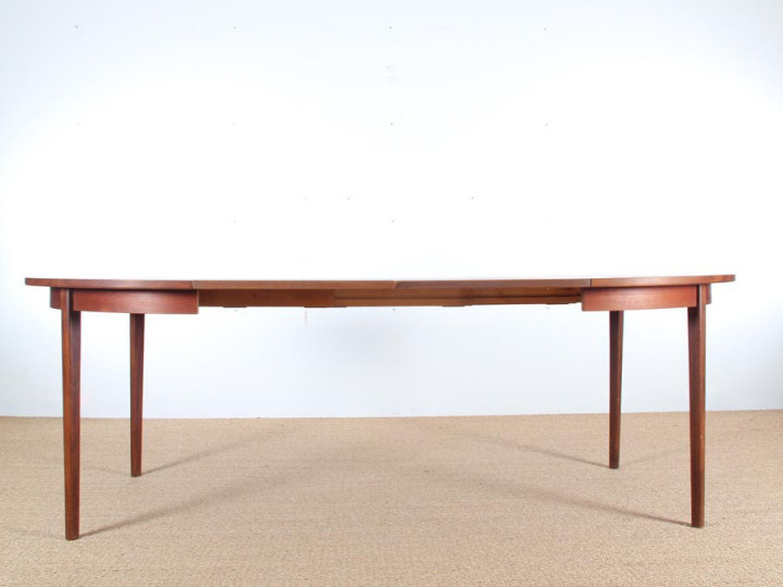 Mid-Century Modern Danish round dining table in teak. 4/8 seats ...