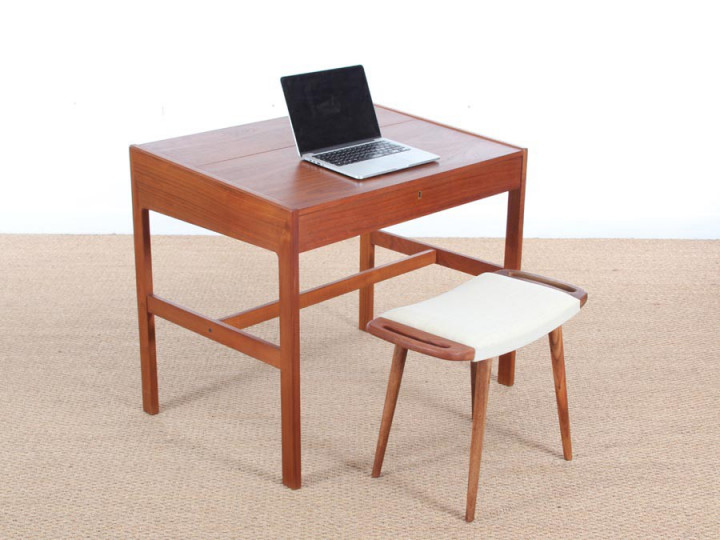 Mid-Century Modern desk in teak model 82 by Arne Walh Iversen | Galerie ...