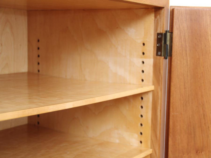 Mid century scandinavian cabinet in helm. | Galerie Møbler