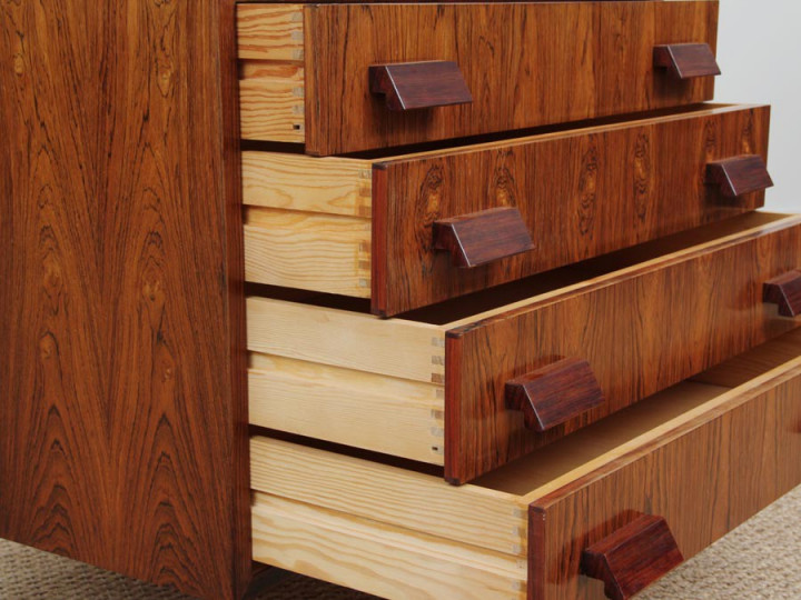 Mid-Century modern small chest of drawers in Rio rosewood | Galerie Møbler